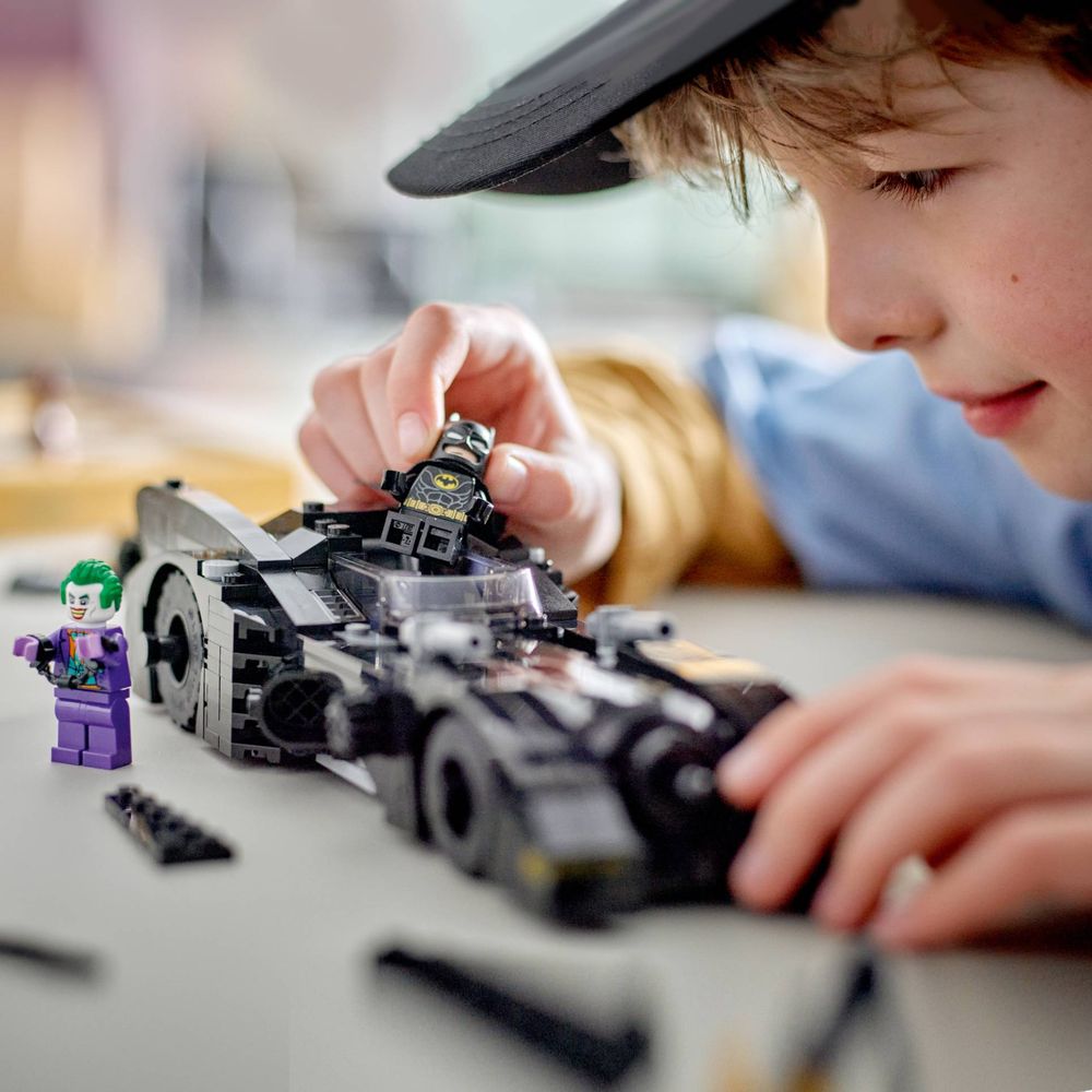 LEGO Batman - Batmóvel: Perseguição de Batman vs Coringa - 438 Peças ...